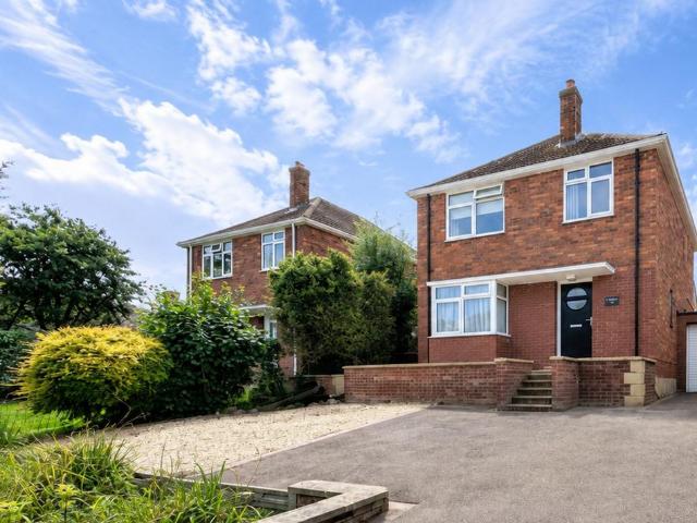 Chapel Lane, Cheltenham GL52 3 bed detached house to rent £1,900 pcm £438 pw