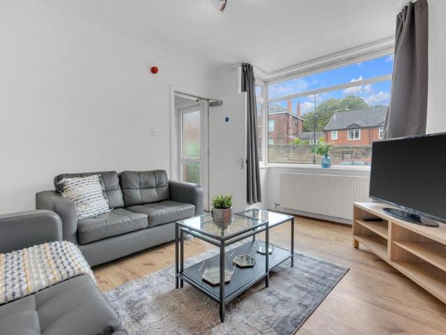 CHAPEL LANE, Leeds 4 bed house to rent £1,820 pcm £420 pw