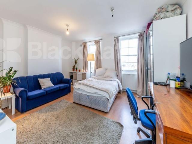 Chapel Market, Angel N1, 3 bed flat to rent, £3,298 pcm | PrimeLocation