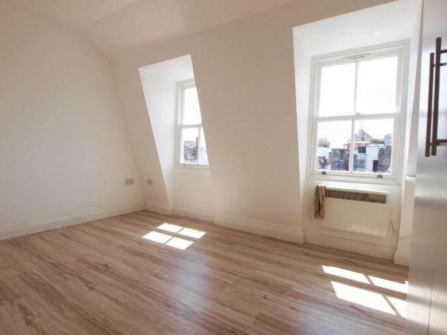 Chapel Market 2 bed flat to rent £2,650 pcm £612 pw