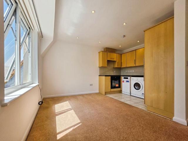 Chapel Street, Guildford 1 bed apartment to rent £1,450 pcm £335 pw