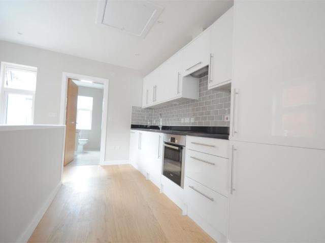 Chapel Street, Guildford, Surrey GU1, 1 bed flat to rent, £1,400 pcm | PrimeLocation