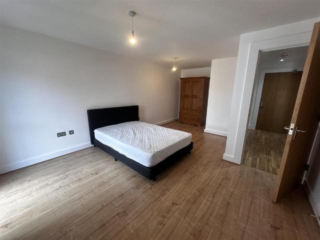Chapel Street, Salford 2 bed apartment to rent £1,295 pcm £299 pw