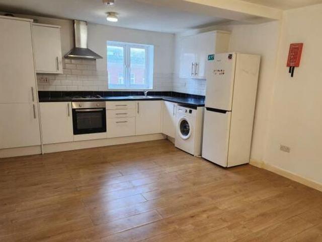 Chapel Street, Woking, 2 Bedroom Apartment