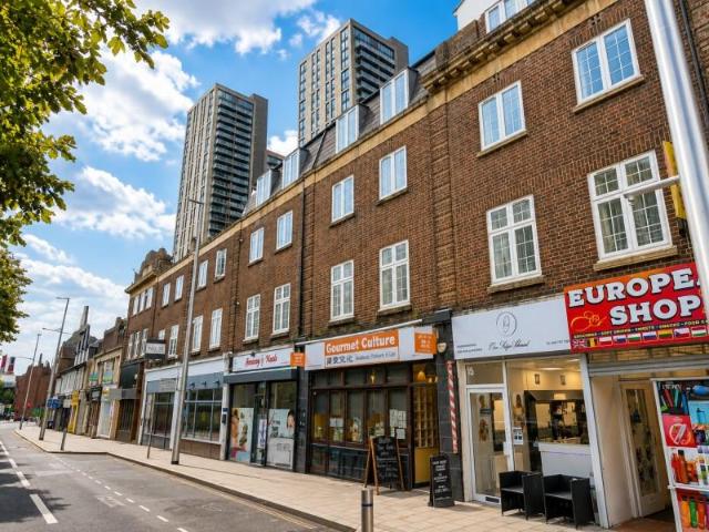Chapel Street, Woking GU21 2 bed apartment to rent £1,450 pcm £335 pw
