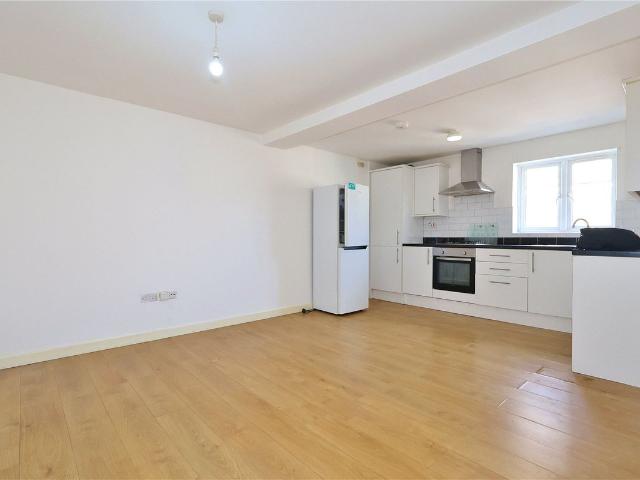 Chapel Street, Woking, Surrey GU21, 2 bed flat to rent, £1,500 pcm | PrimeLocation