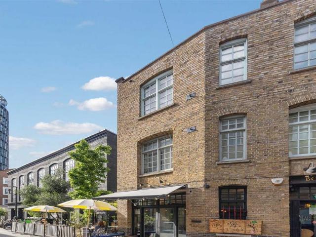 Chapel Place, London EC2A Studio to rent £2,250 pcm £519 pw