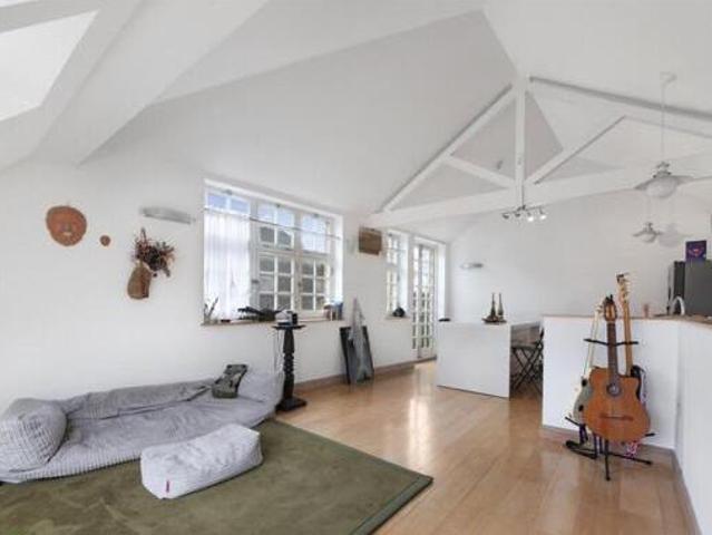 Chapel Place, London, 2 Bedroom Apartment