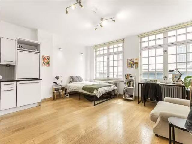 Chapel Place, Shoreditch, London, EC2A 3DQ