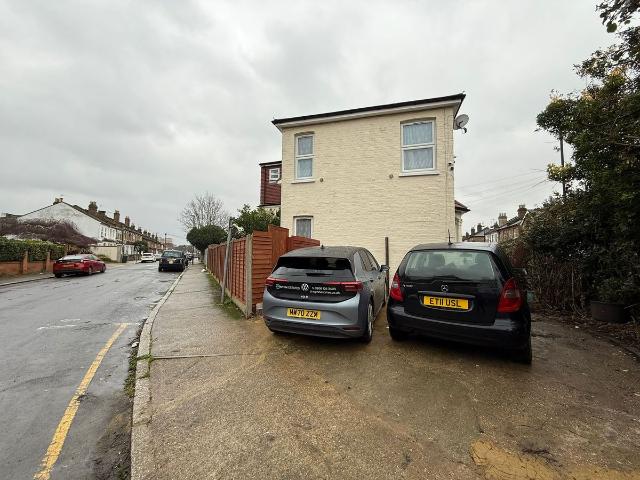 Chapel Road, Hounslow TW3, Studio to rent, £1,350 pcm | PrimeLocation