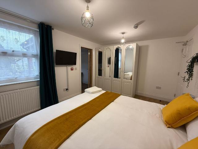Chapel Road, Hounslow TW3, Room to rent, £1,250 pcm | PrimeLocation