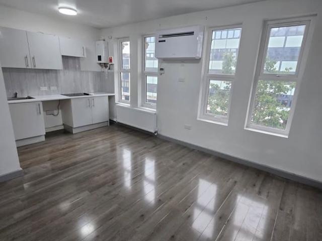 Chapel Road, Ilford IG1, 1 bed flat to rent, £1,350 pcm | PrimeLocation