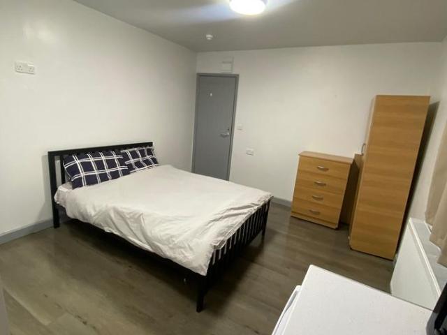 Chapel Road, Ilford IG1, 1 bed flat to rent, £1,300 pcm | PrimeLocation