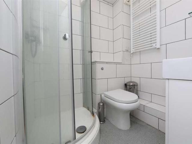 Chapel Walk, Hendon, London, NW4