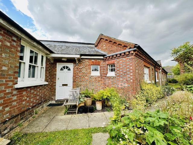 Chapelfields, Cuckfield 1 bed lodge to rent £1,095 pcm £253 pw