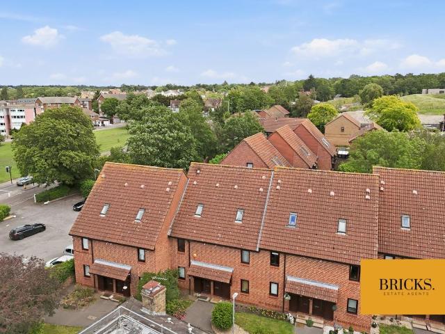 Chapelmount Road, Woodford Green IG8, 2 bed flat to rent, £1,650 pcm | PrimeLocation