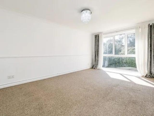 Chaplaincy Gardens, RM11 3SH, Property for rent