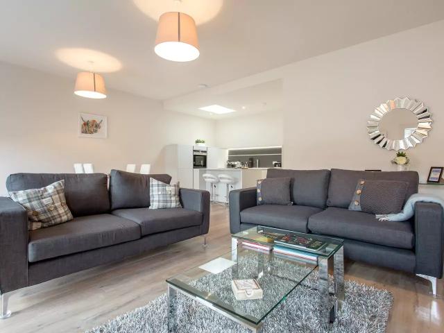Chaplin Close,, SE1