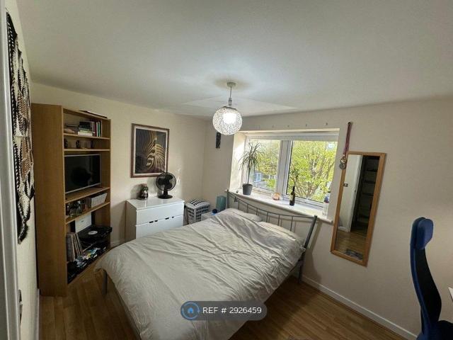 Chaplin Court, London E3, 3 bed shared accommodation to rent, £1,100 pcm | PrimeLocation