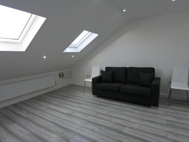 Chaplin Road, London NW2 3 bed flat to rent £2,300 pcm £531 pw