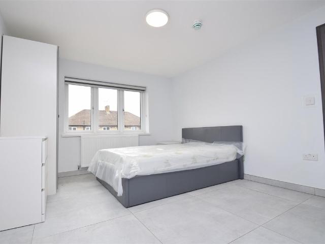 Chaplin Road, Wembley HA0, Studio to rent, £1,500 pcm | PrimeLocation