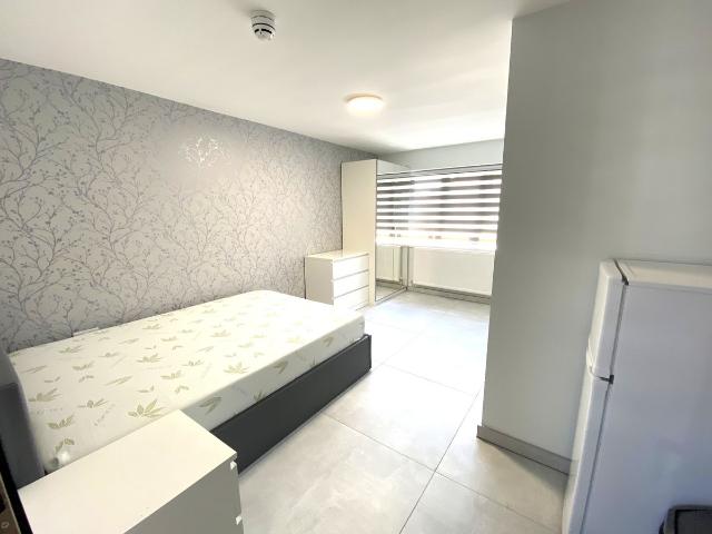Chaplin Road, Wembley HA0, Room to rent, £1,100 pcm | PrimeLocation