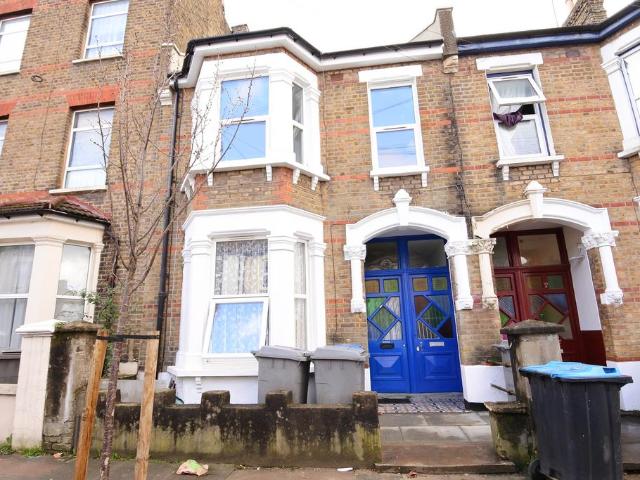 Chaplin Road, Willesden NW2 5 bed maisonette to rent £3,500 pcm £808 pw