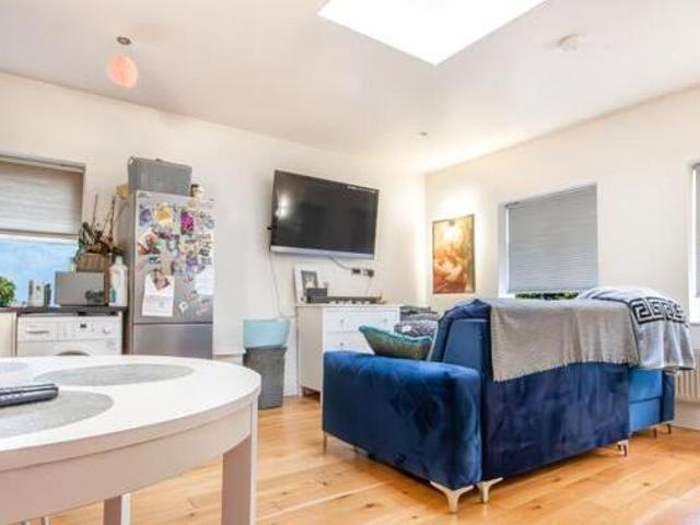Chaplin Road, Willesden Green, 2 Bedroom Flat