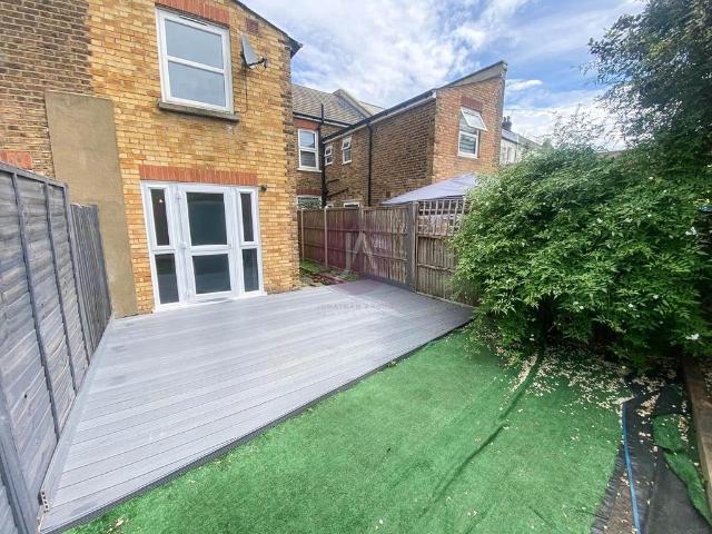 Chaplin Road, Willesden, London, NW2 1 bed apartment to rent £1,900 pcm £438 pw