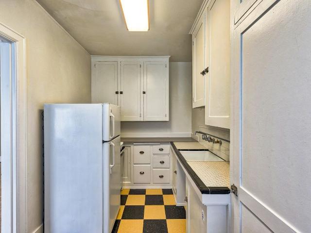 Chapman Court Aparments Studio Apartment for Rent at 1631 Sw Yamhill St, Portland, OR 97205 Goose Hollow