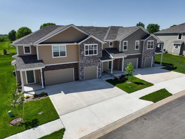 Chapman Ridge Townhomes 4 Bedroom Apartment for Rent at 236 Se Little Garden Ln, Blue Springs, MO 64064