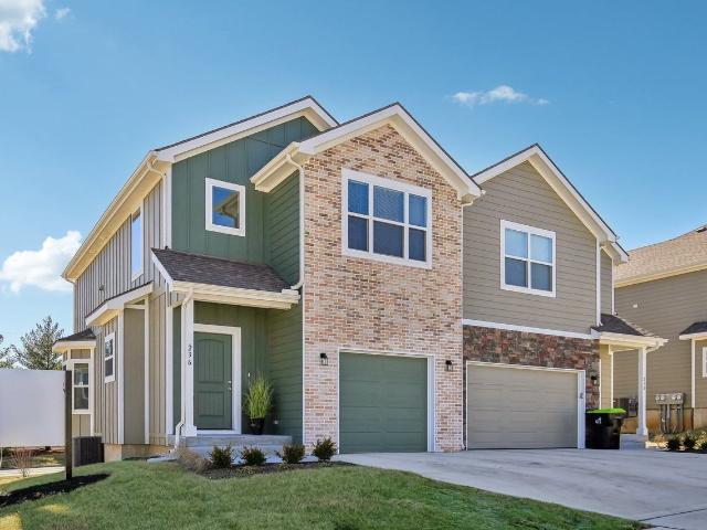 Chapman Ridge Townhomes 3 Bedroom Apartment for Rent at 236 Se Little Garden Ln, Blue Springs, MO 64064