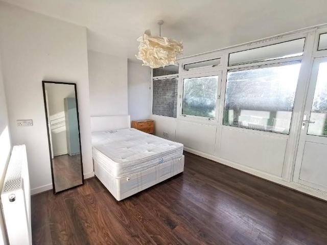 Chapman Street, London E1, 4 bed maisonette to rent, £3,878 pcm | PrimeLocation
