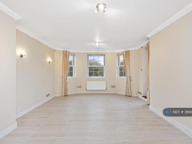 Chapman Square, London, SW19 2 bed flat to rent £2,700 pcm £623 pw