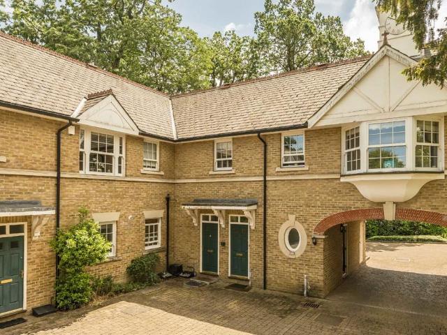Chapman Square, London SW19 2 bed maisonette to rent £2,650 pcm £612 pw