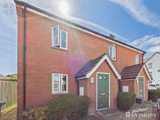 Chappell Close, Aylesbury, Buckinghamshire HP19, 2 bed maisonette to rent, £1,250 pcm | PrimeLocation