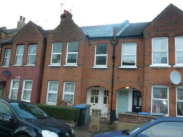 Chapter Road, Dollis Hill 4 bed flat to rent £3,133 pcm £723 pw