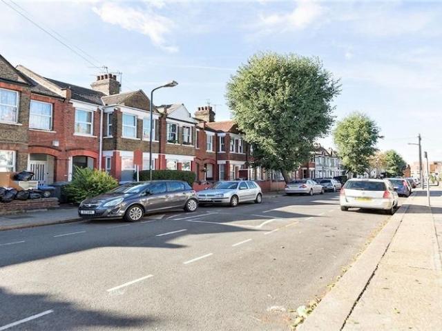 Chapter Road, London NW2 1 bed flat to rent £1,340 pcm £309 pw