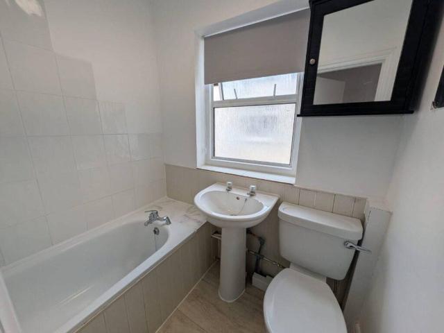 Chapter Road, London NW2 2 bed flat to rent £1,995 pcm £460 pw