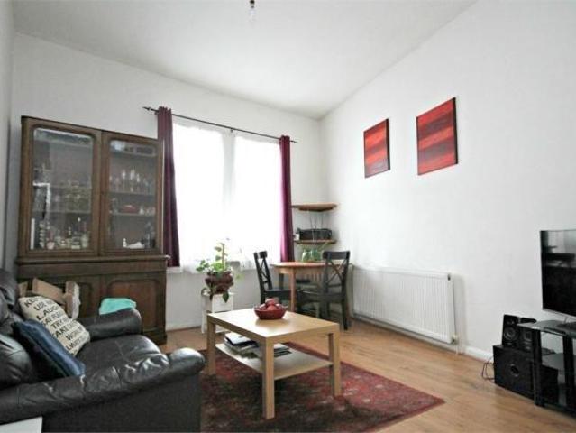Chapter Road, Willesden Green 2 bed flat to rent £1,699 pcm £392 pw