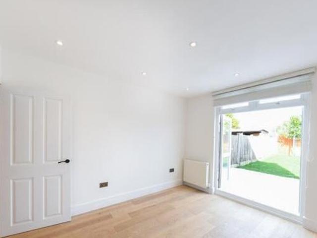 Chapter Road, Willesden Green, 2 Bedroom Maisonette