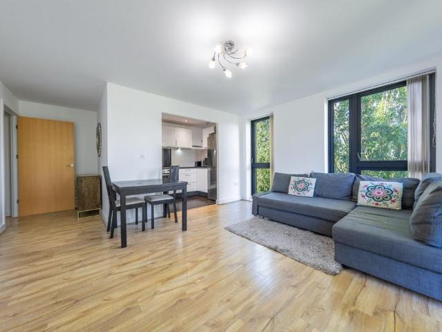 Charcot Road, London NW9 2 bed apartment to rent £2,100 pcm £485 pw