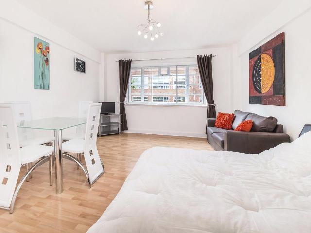 Charing Cross Road, Covent Garden, WC2H Studio to rent £1,950 pcm £450 pw