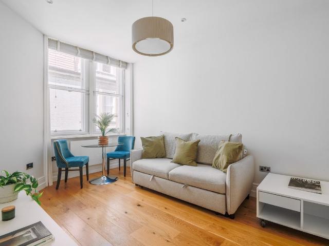 Charing Cross Road, Covent Garden WC2H, 2 bed flat to rent, £3,358 pcm | PrimeLocation