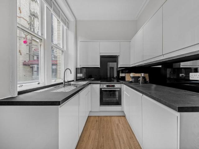 Charing Cross Road, London WC2H 1 bed apartment to rent £2,816 pcm £650 pw