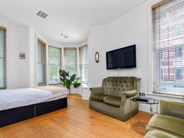 Charing Cross Road, London, 1 Bedroom Apartment