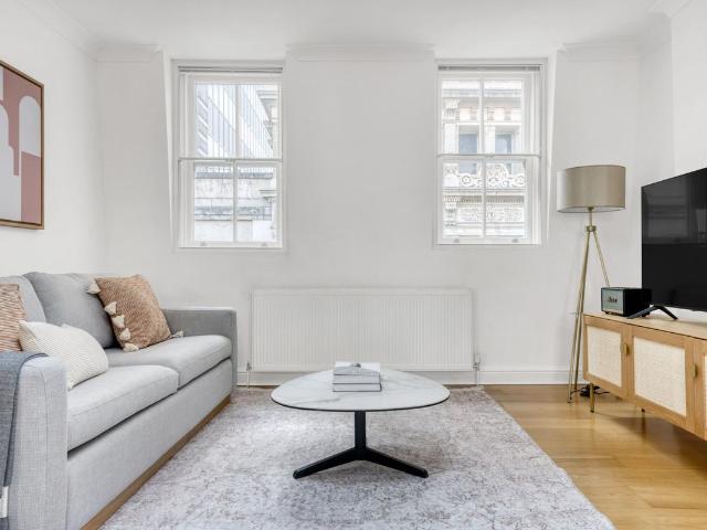Charing Cross WC2N, 1 bed flat to rent, £3,190 pcm | PrimeLocation