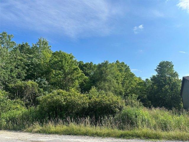 Charlotte Ave, Conneaut Lake, PA 16316