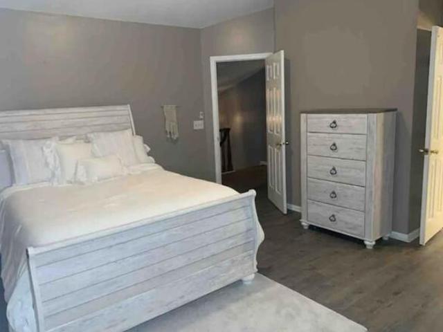 Charlotte House with Television and Sunroom. Comfortable & cozy