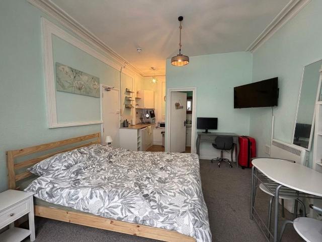 Charlotte Street, Brighton BN2, 1 bed flat to rent, £950 pcm | PrimeLocation